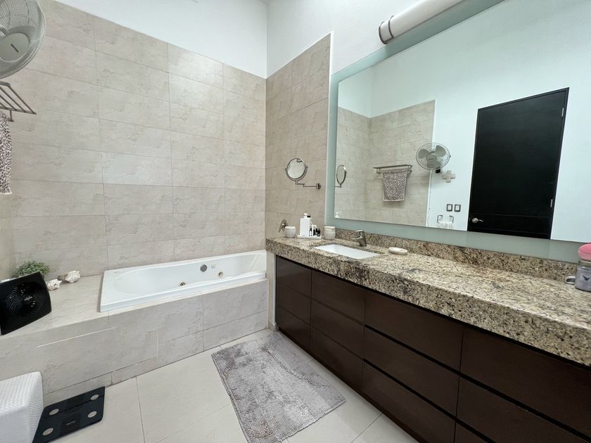 venta Casa en Residencial y Club de Golf la Herradura Etapa A, Monterrey (EB-MO2149s)- icasas.mx