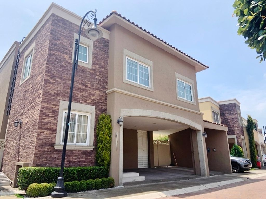 venta Casa en Bellavista, Metepec, Metepec (ppSBuhV-venta)- icasas.mx