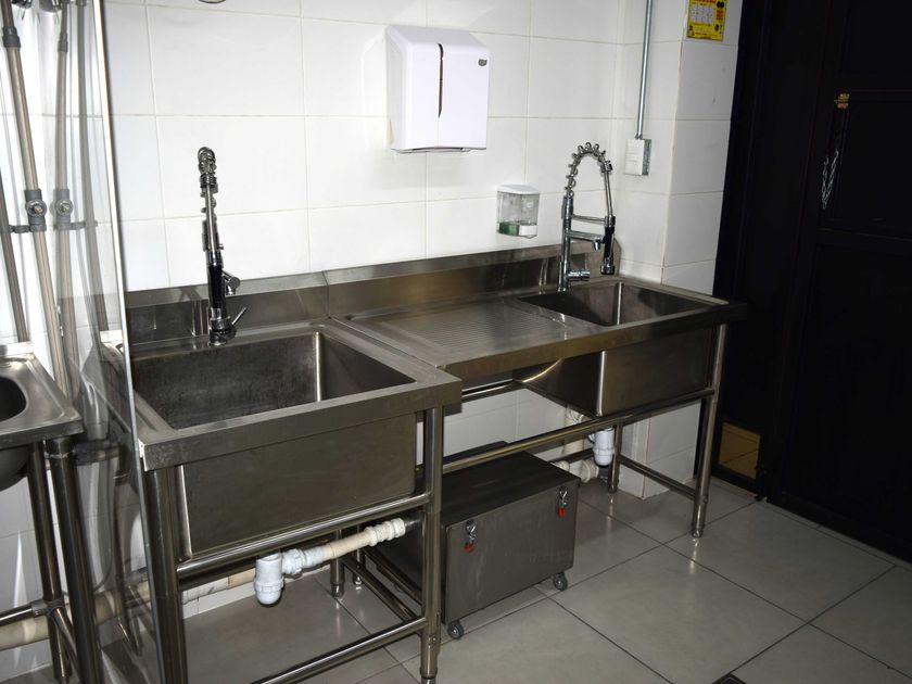 arriendo Local en Las Condes, Provincia de Santiago (137206)- icasas.cl