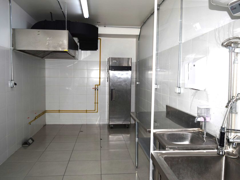 arriendo Local en Las Condes, Provincia de Santiago (137206)- icasas.cl