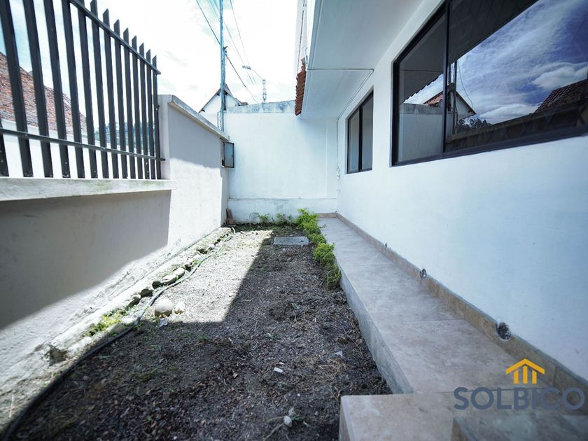 venta Casa en El Vecino, Cuenca (casa monay esquinera)- icasas.ec