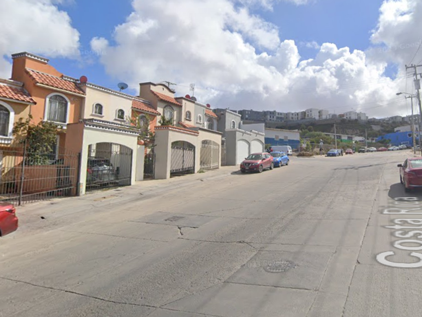 venta Casa en Colinas de California, Tijuana (AR71)- icasas.mx